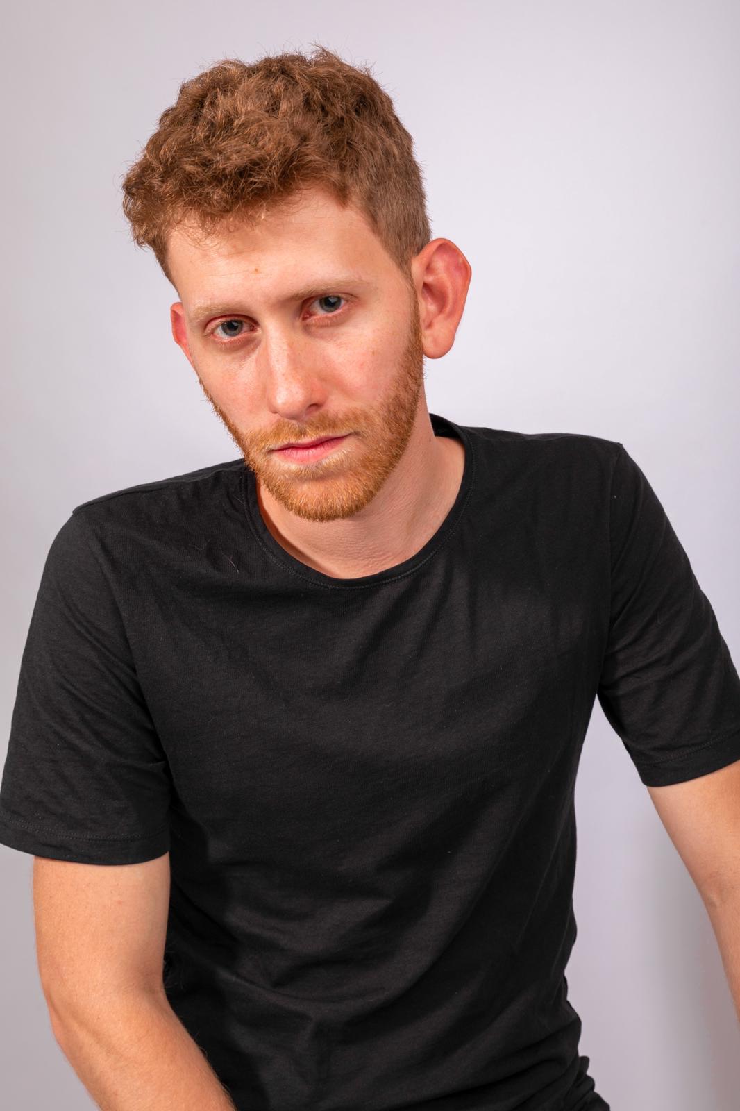 עברית שפת אם. אנגלית טובה